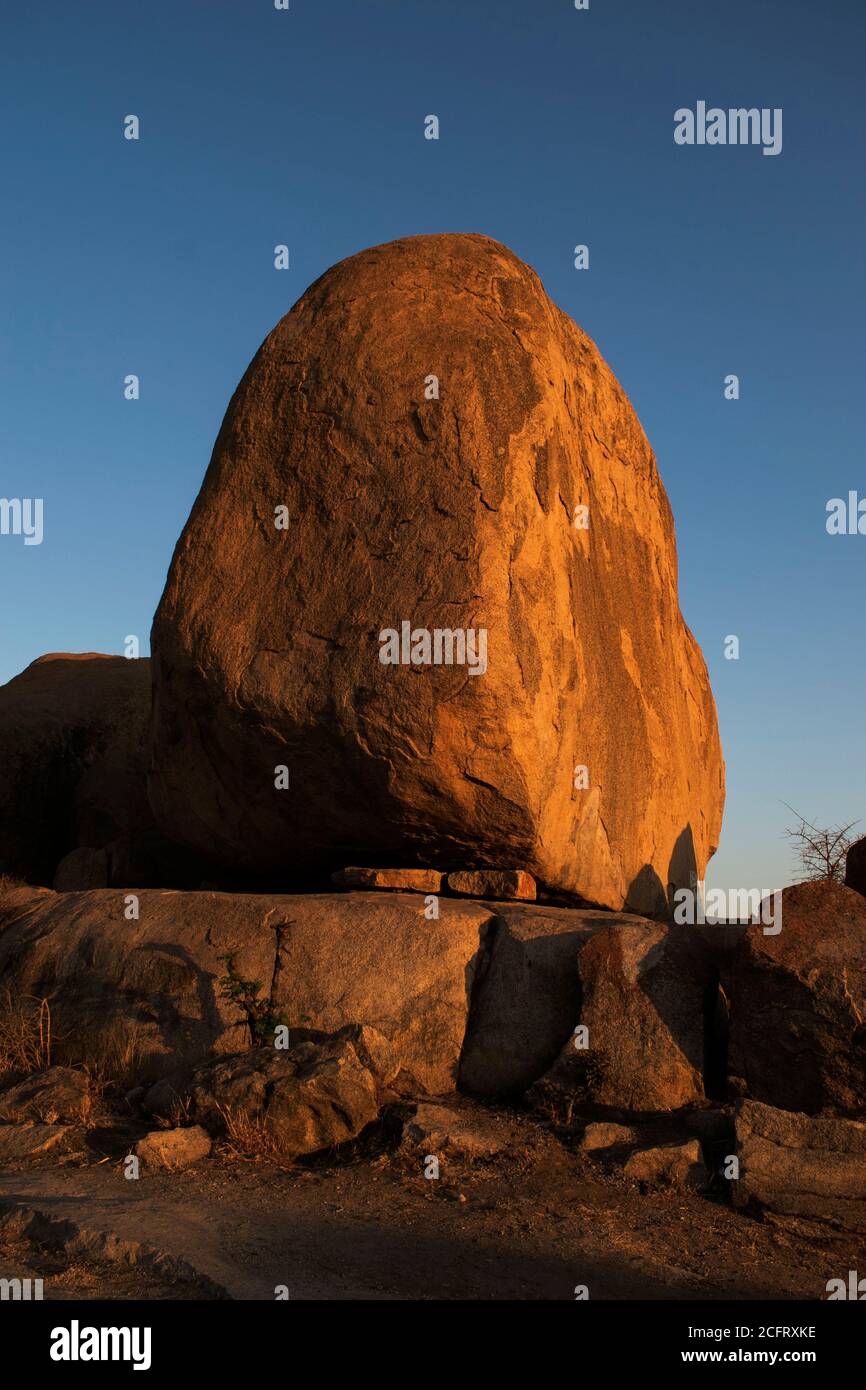 Balancing rocks zimbabwe hi-res stock photography and images - Alamy