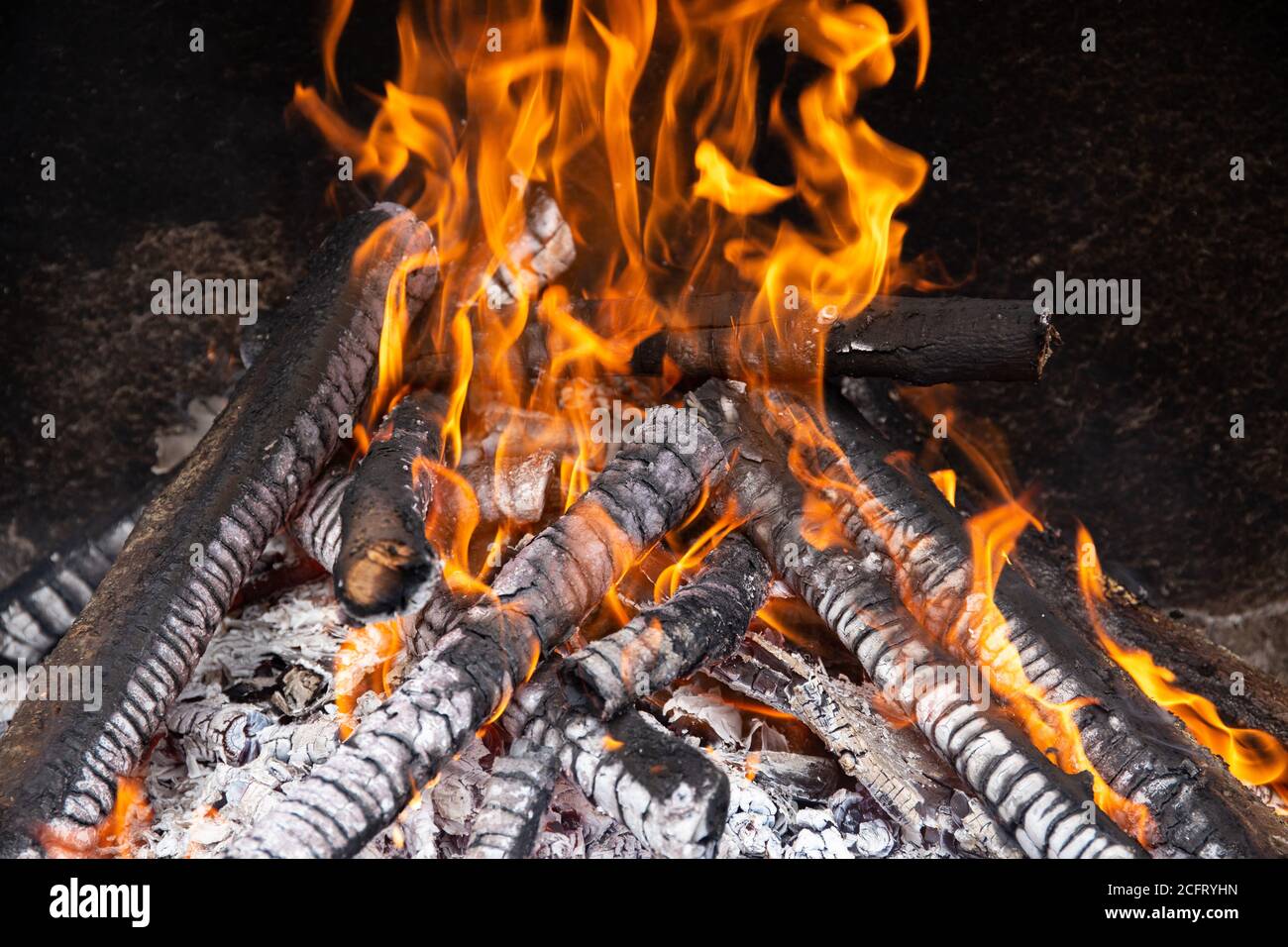 Wood charcoal burning hi-res stock photography and images - Alamy