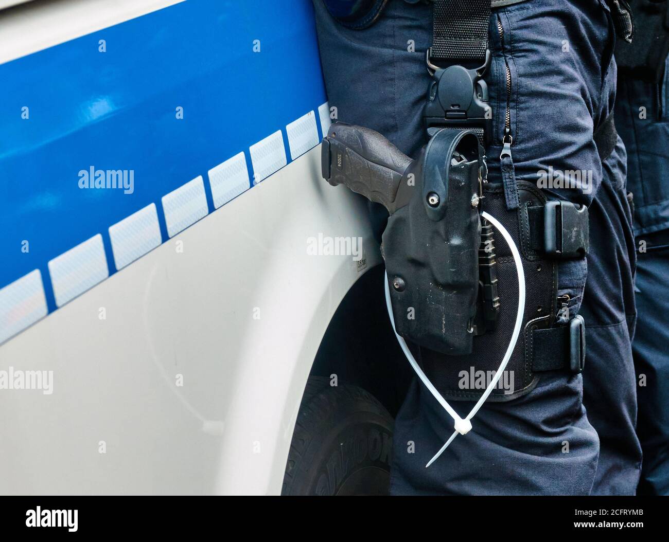 Cable tie hi-res stock photography and images - Alamy