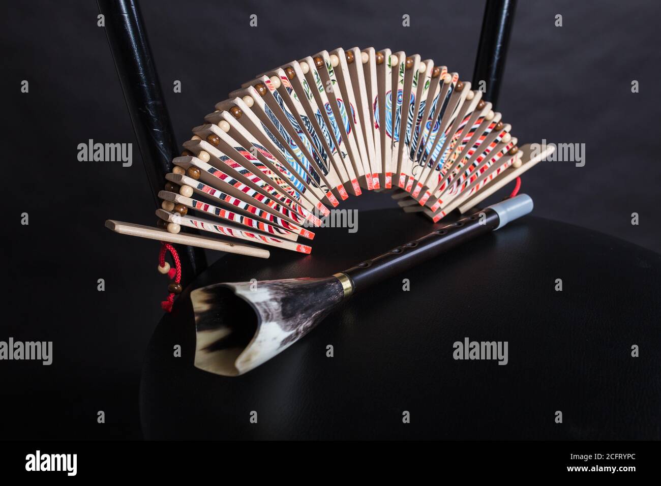 Chinese play musical instruments hi-res stock photography and images ...