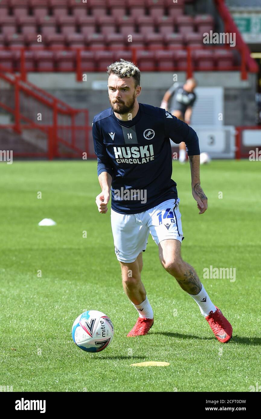Scott Malone (14) of Millwall FC warming up before ko Stock Photo - Alamy