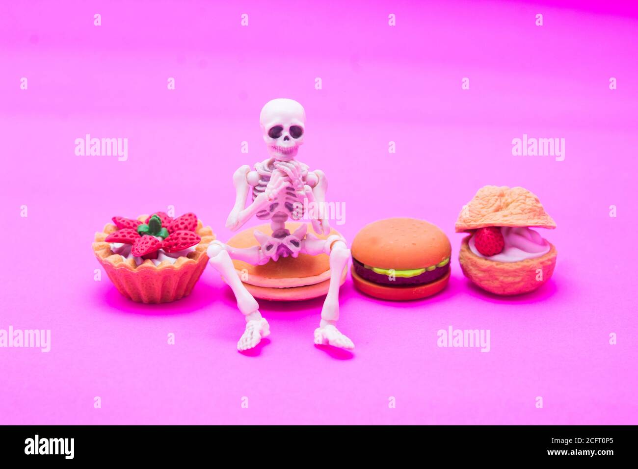 Skeleton sitting hi-res stock photography and images - Alamy