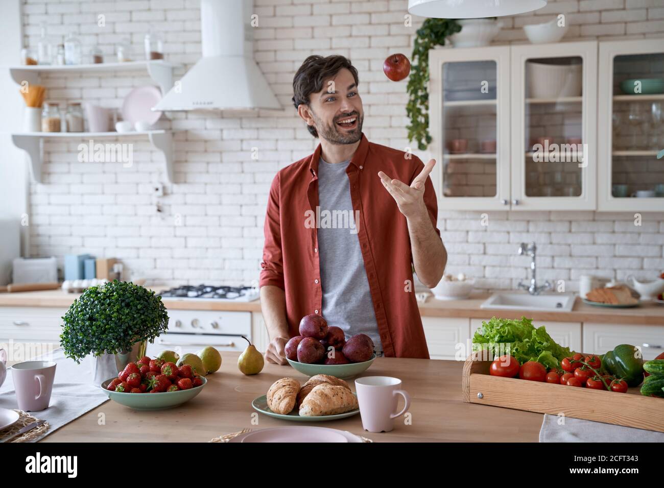 Man throwing apple hi-res stock photography and images - Alamy
