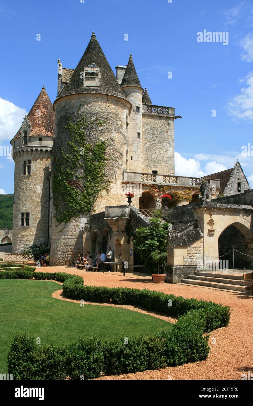 medieval castle in Castelnaud-la-Chapelle (france Stock Photo - Alamy