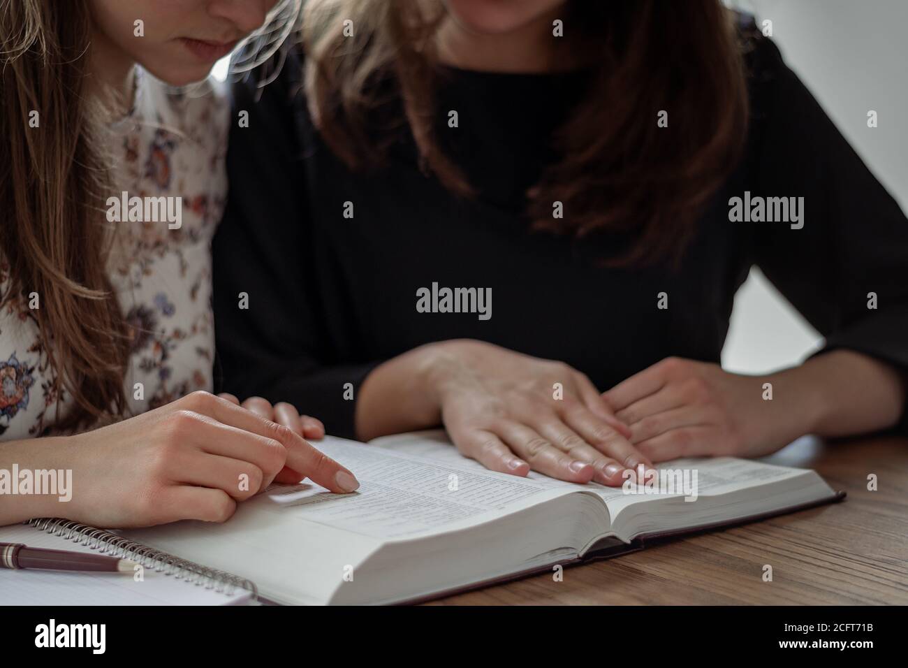 Praise worship hi-res stock photography and images - Alamy