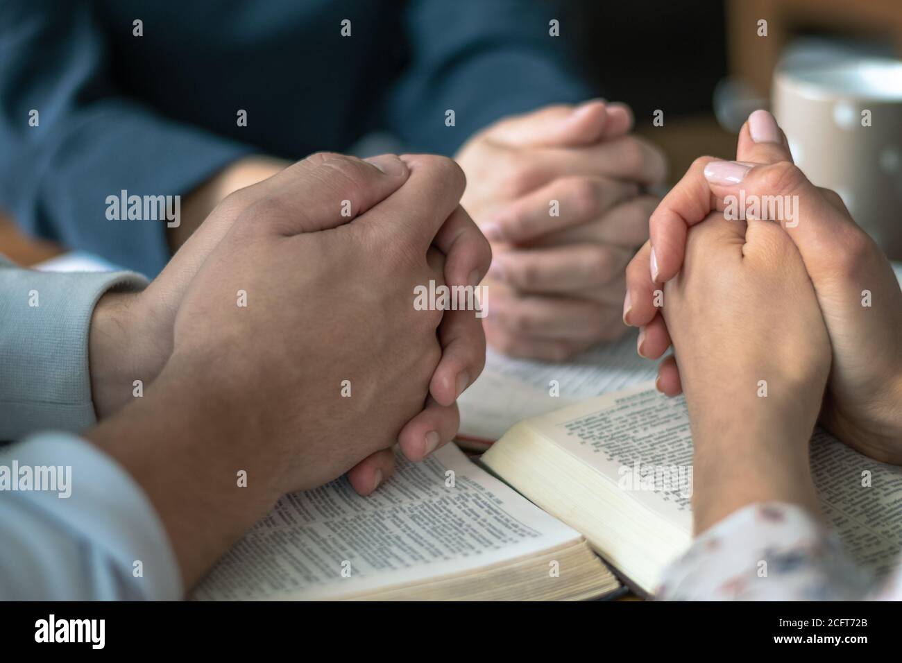 Christian worship together hi-res stock photography and images - Alamy