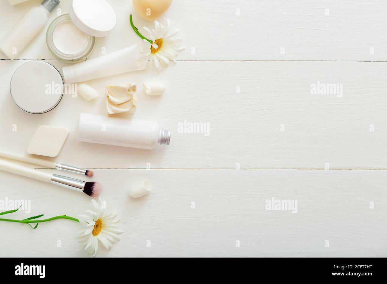 Skin lotion hi-res stock photography and images - Alamy