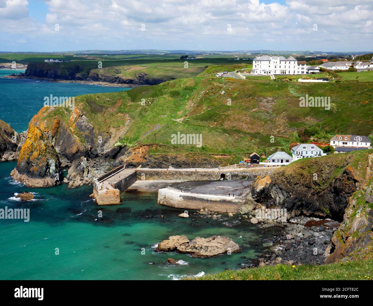 Mullion harbour, Cornwall Stock Photo - Alamy