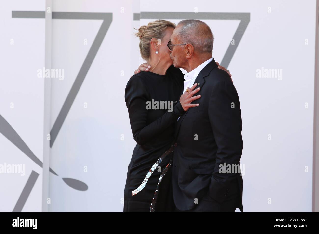 Celebreties kissing hi-res stock photography and images - Alamy