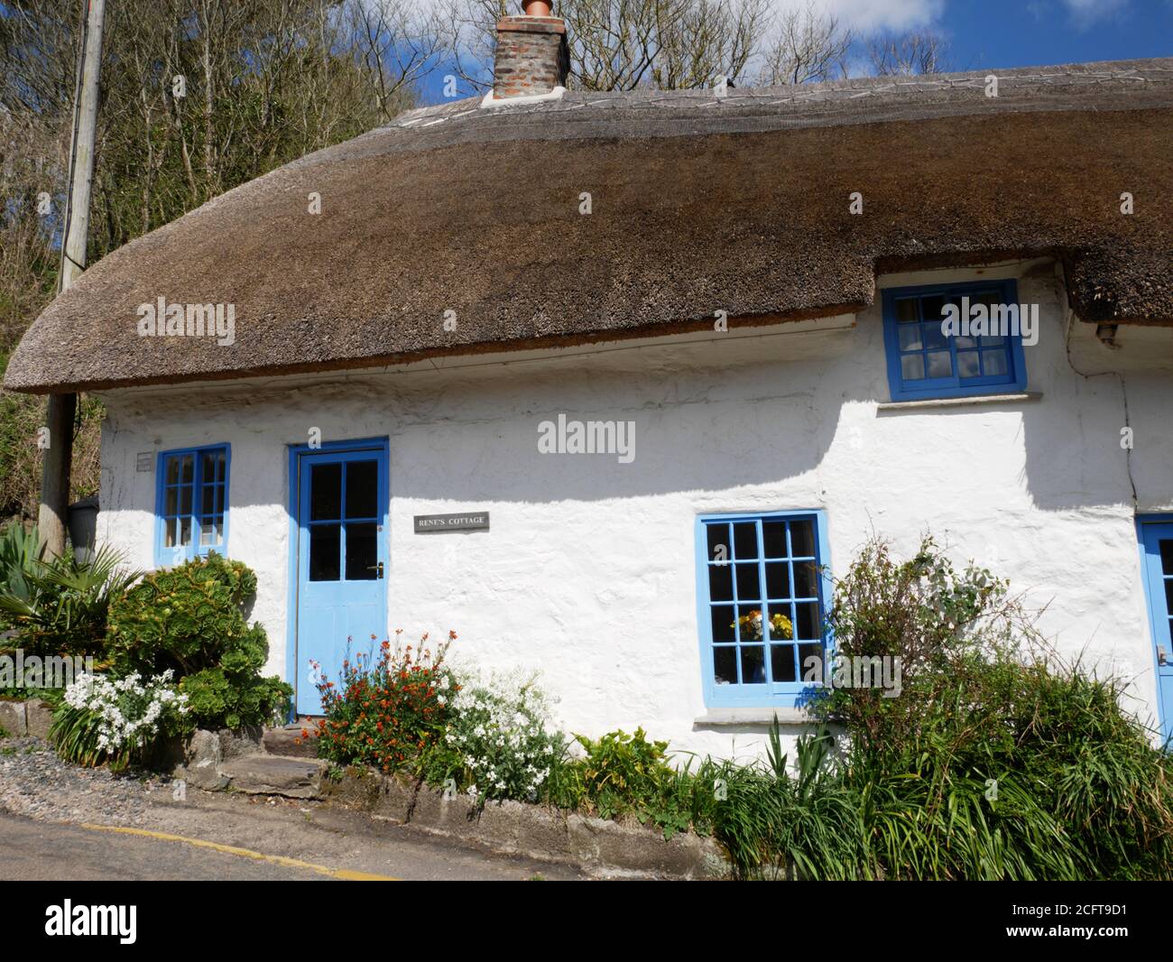 Thatched cottage cornwall hi-res stock photography and images - Alamy