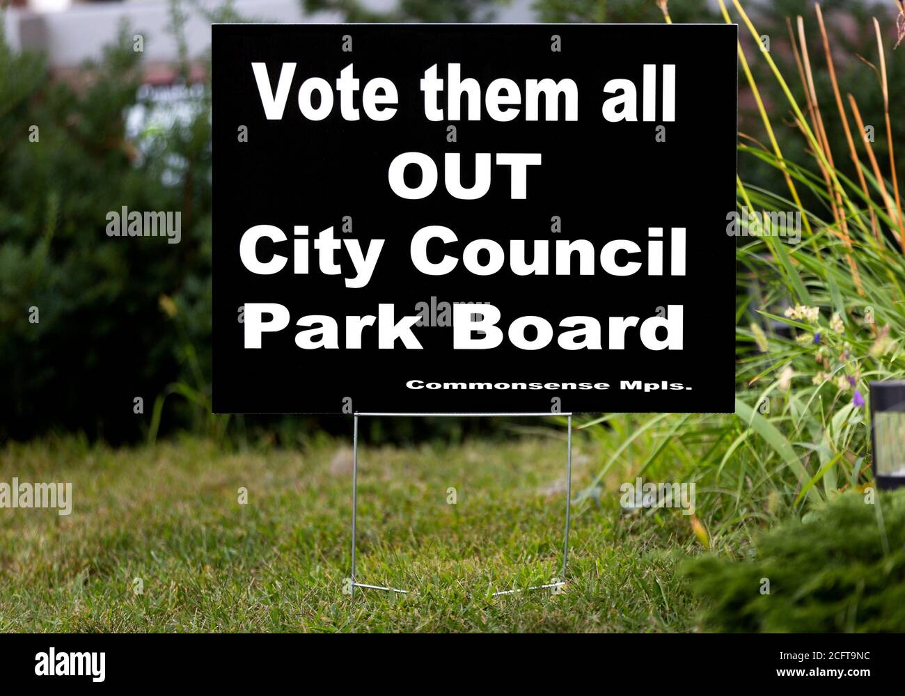 Front yard political signs hi-res stock photography and images - Alamy