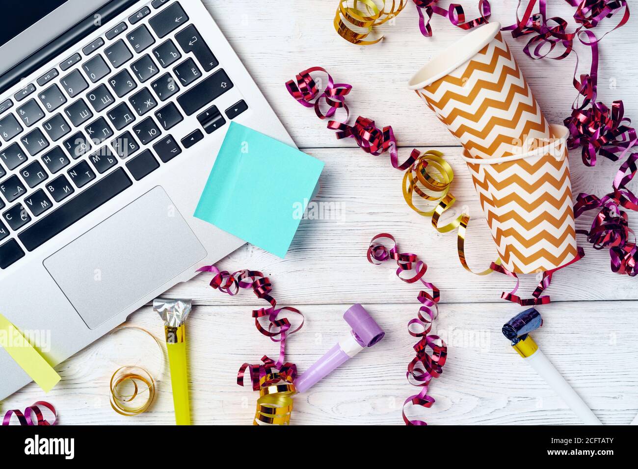 Party note checklist hi-res stock photography and images - Alamy