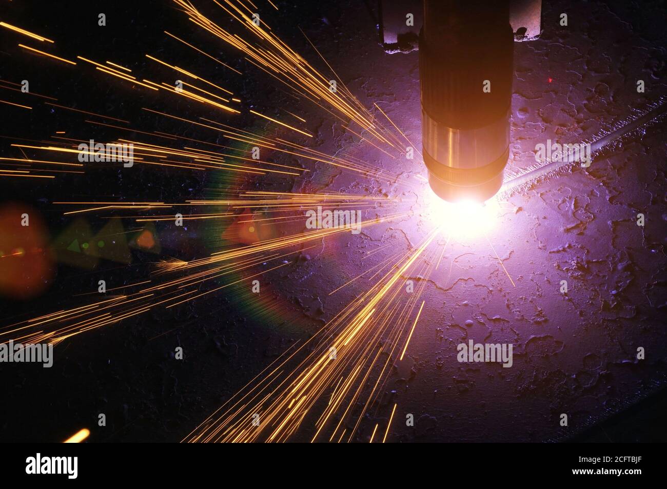 The process of cutting metal using plasma cutting Stock Photo - Alamy