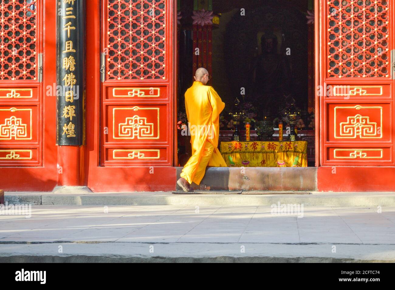 Chinese performing ancient ritual hi-res stock photography and images ...