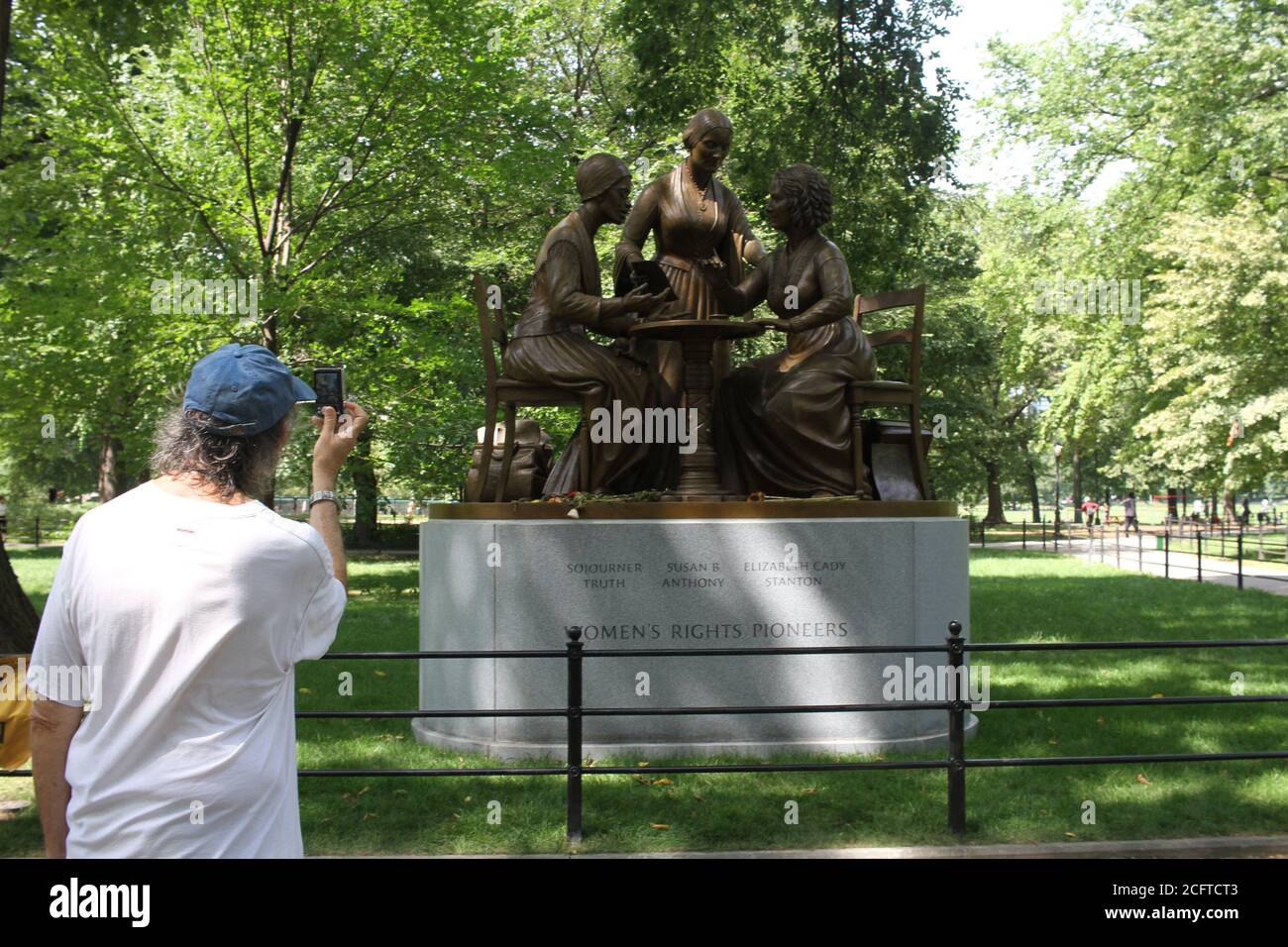 Susan b anthony statue hi-res stock photography and images - Alamy