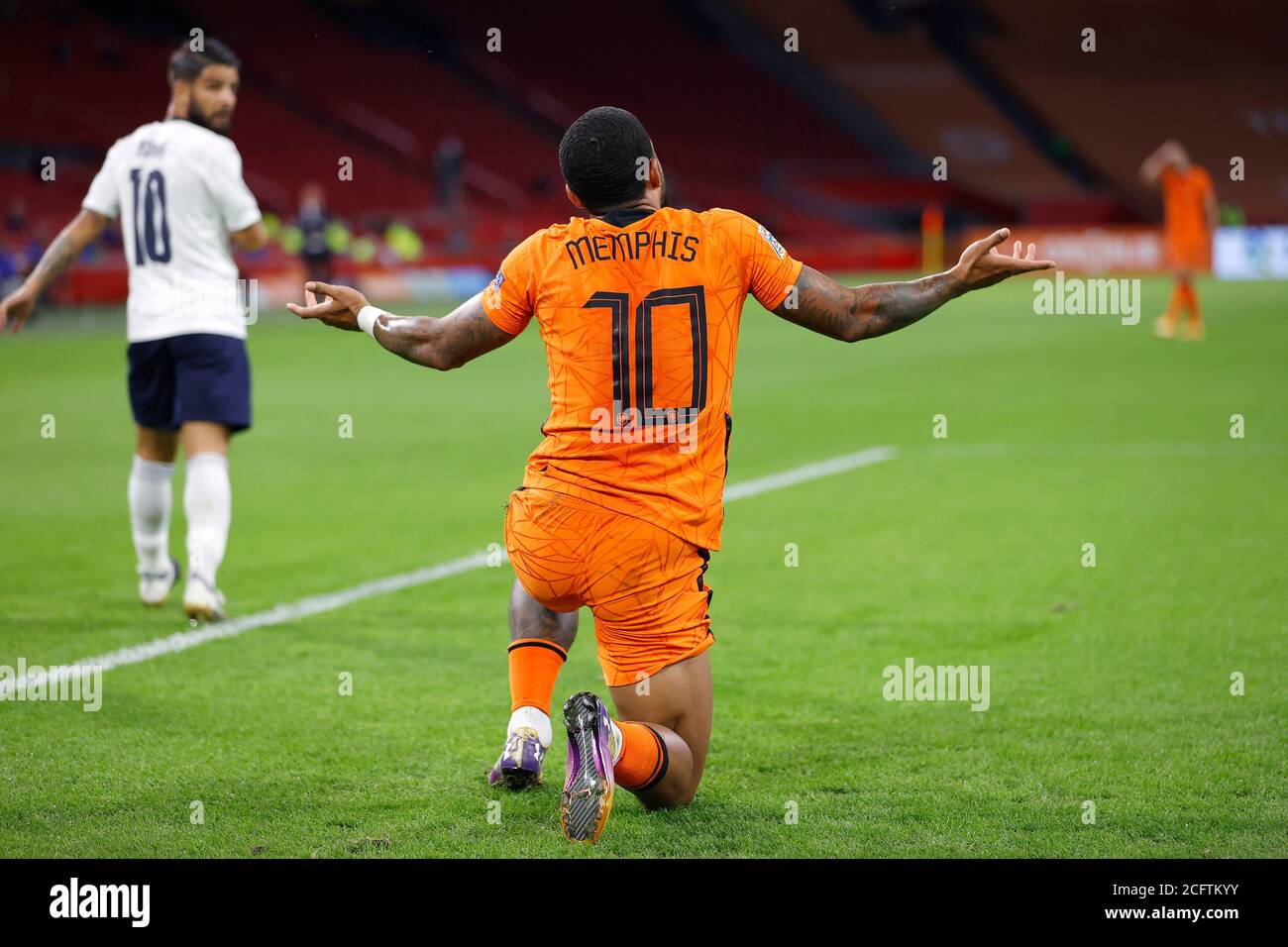 09 memphis depay hi-res stock photography and images - Alamy