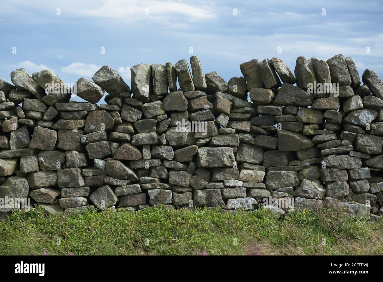 Random stone wall texture hi-res stock photography and images - Alamy
