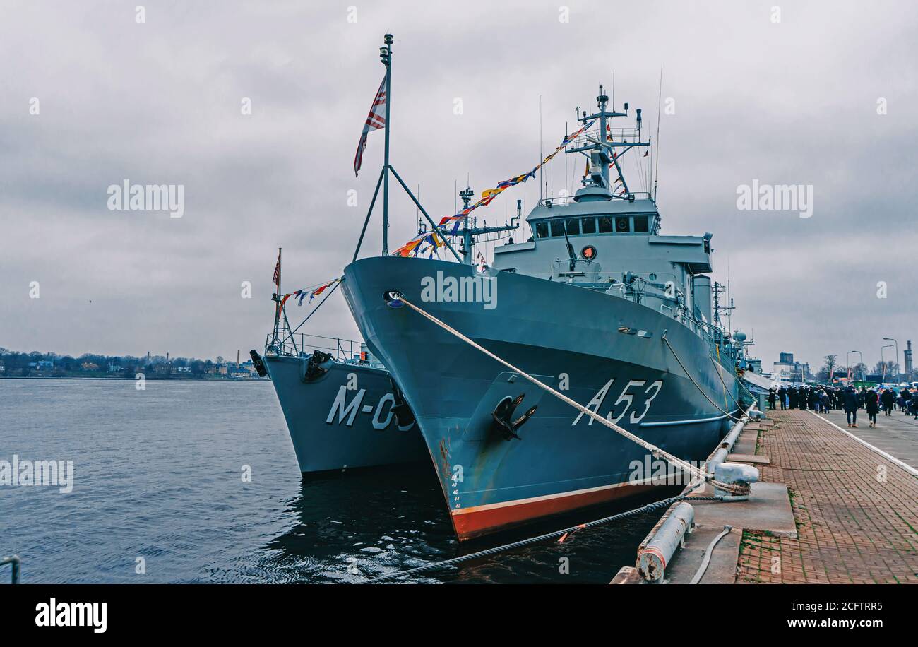 Grey naval combat ship hi-res stock photography and images - Alamy