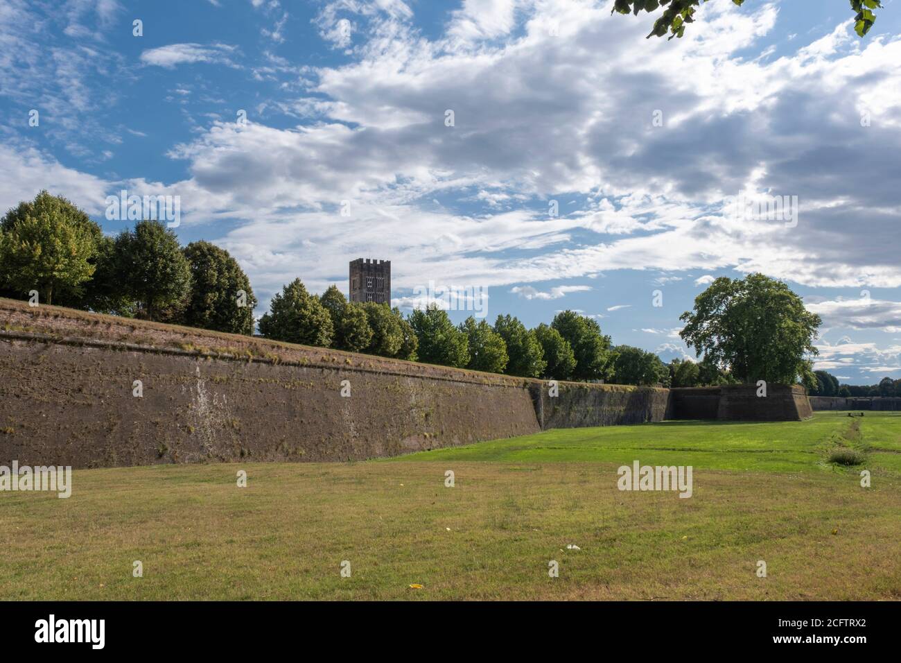 The famous medieval walls on Lucca, Italy Stock Photo - Alamy