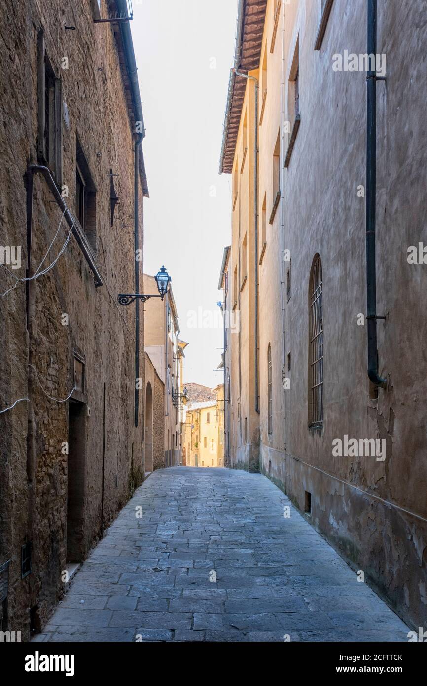 Tuscan lane hi-res stock photography and images - Alamy