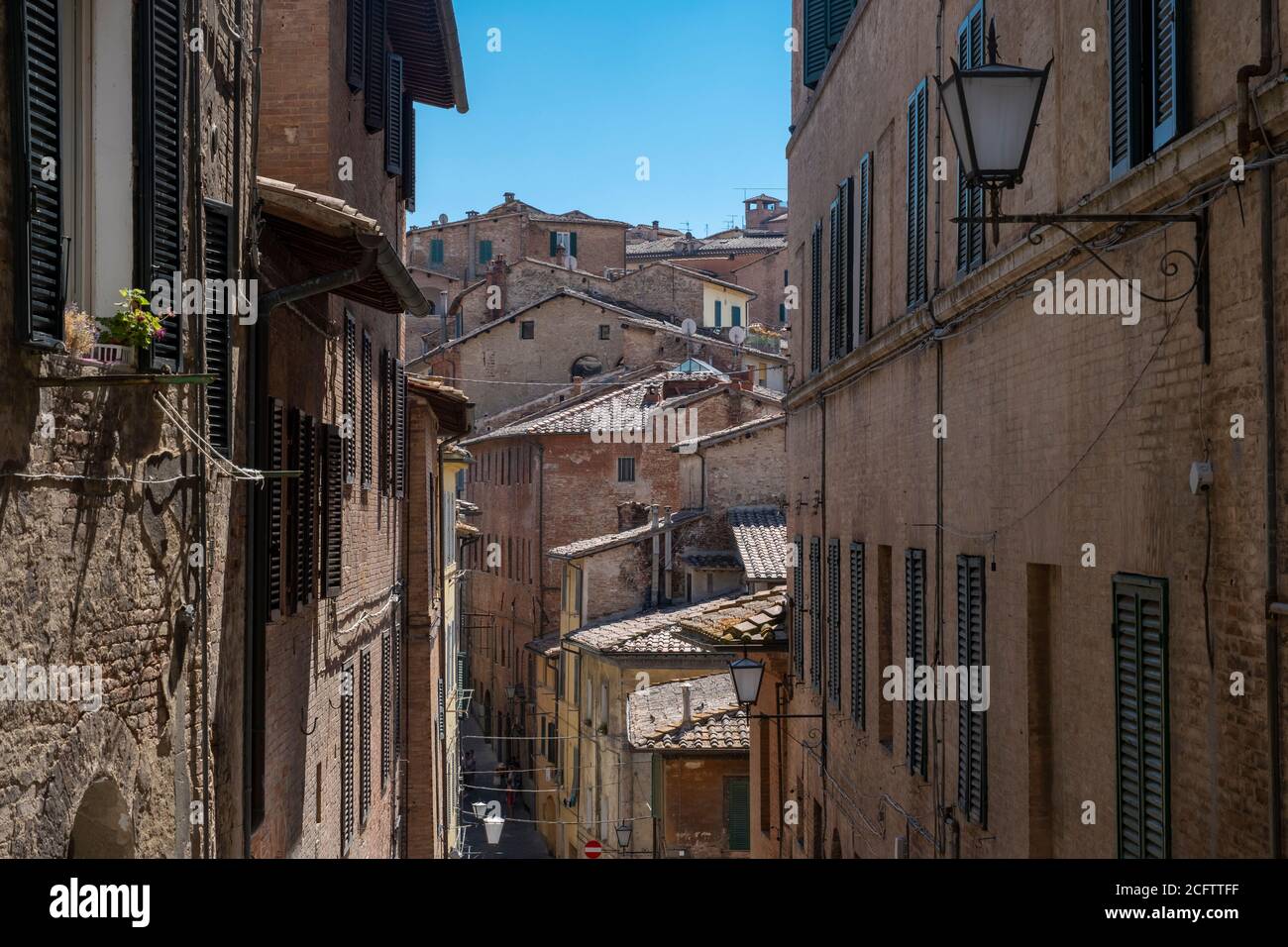 Narrow alley in tuscan village. antique italian lane, Tuscany, Italy ...