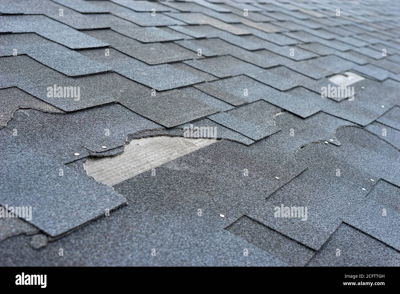 Asphalt shingles hi-res stock photography and images - Alamy