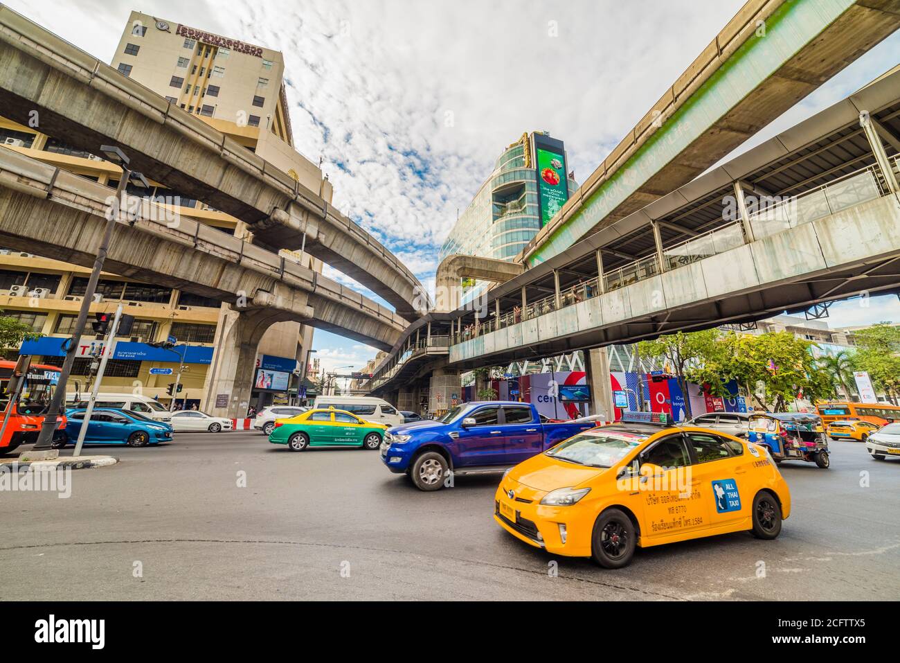 BANGKOK, THAILAND - DECEMBER 16, 2018 - Ratchaprasong Intersection ...