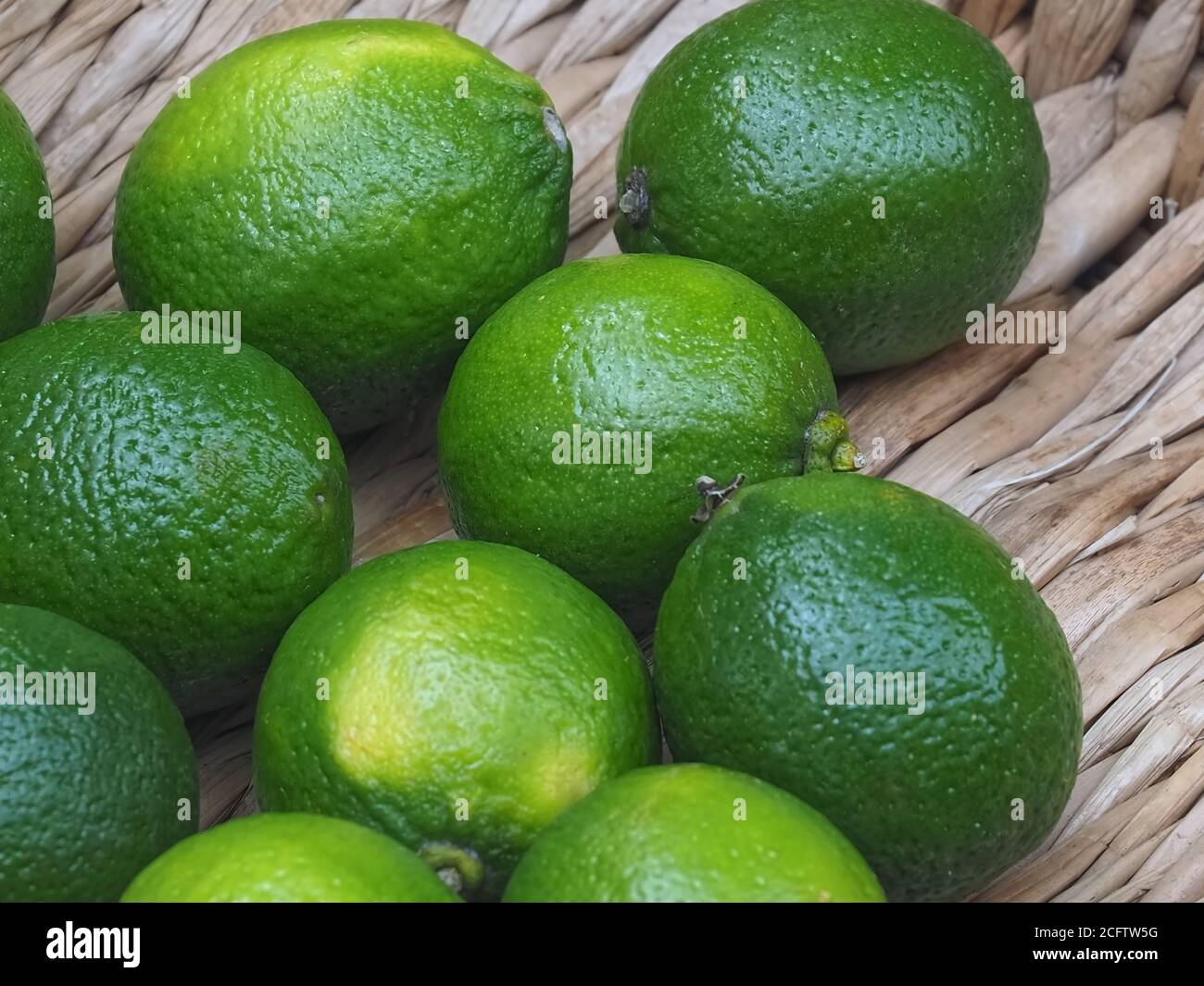 Fresh ripe limes in a basket on a fruit market Stock Photo - Alamy