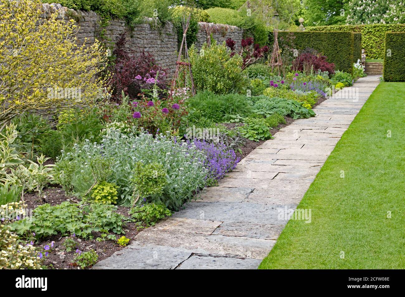 Pathway border hi-res stock photography and images - Alamy