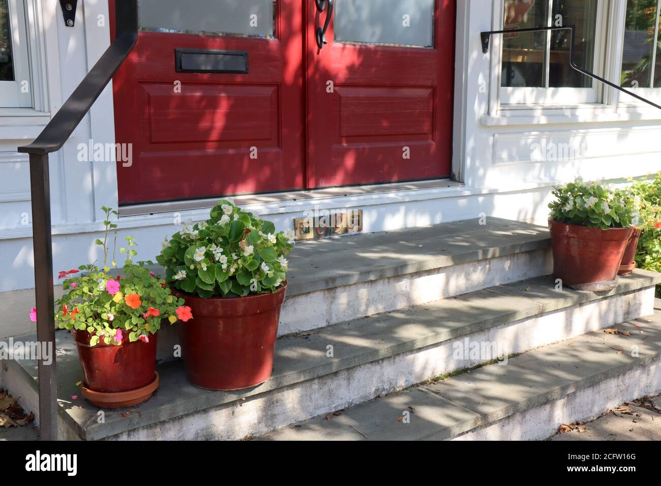 Front steps hi-res stock photography and images - Alamy
