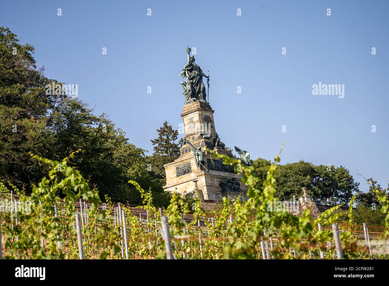 view on niederwald statue in ruedesheim, rhine valley, germany Stock ...