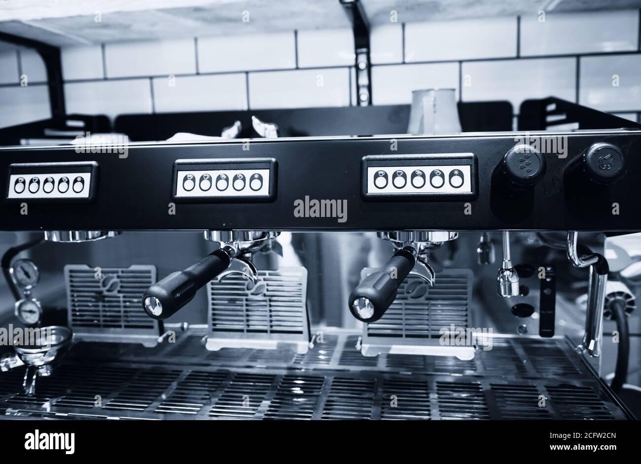 Real expresso coffee machine hi-res stock photography and images - Alamy