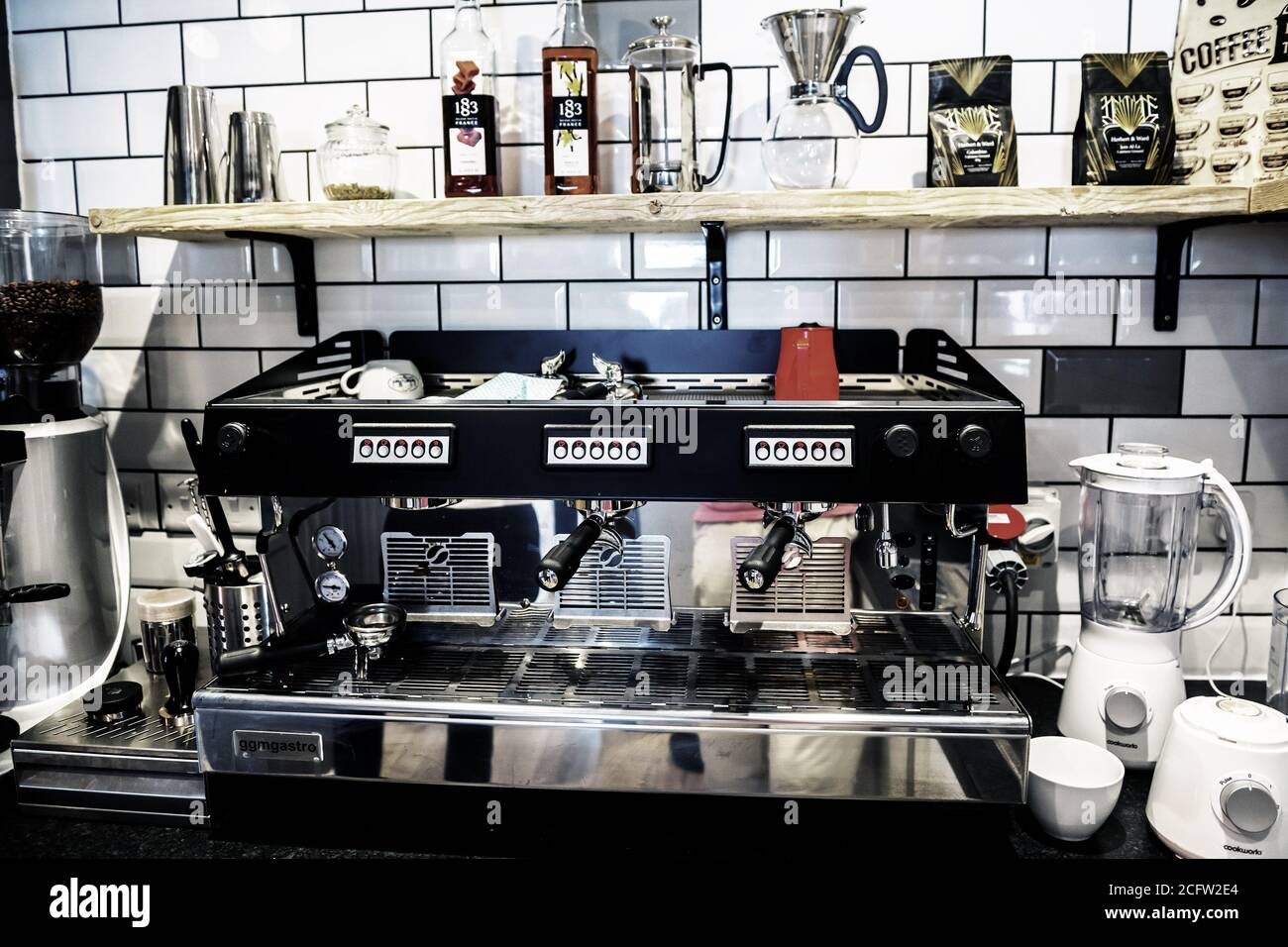 Real expresso coffee machine hi-res stock photography and images - Alamy
