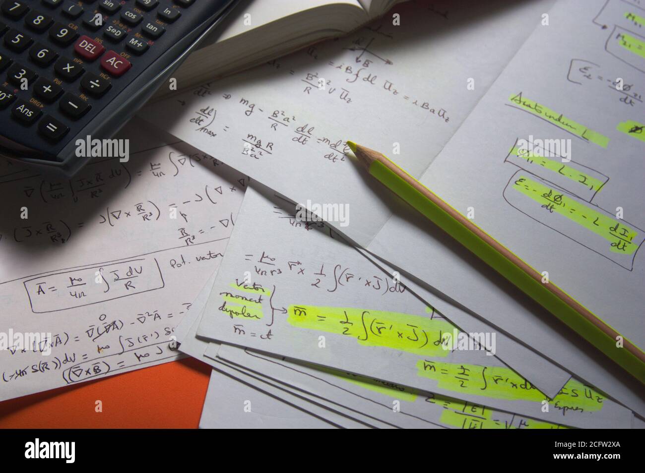 Physics text book hi-res stock photography and images - Alamy