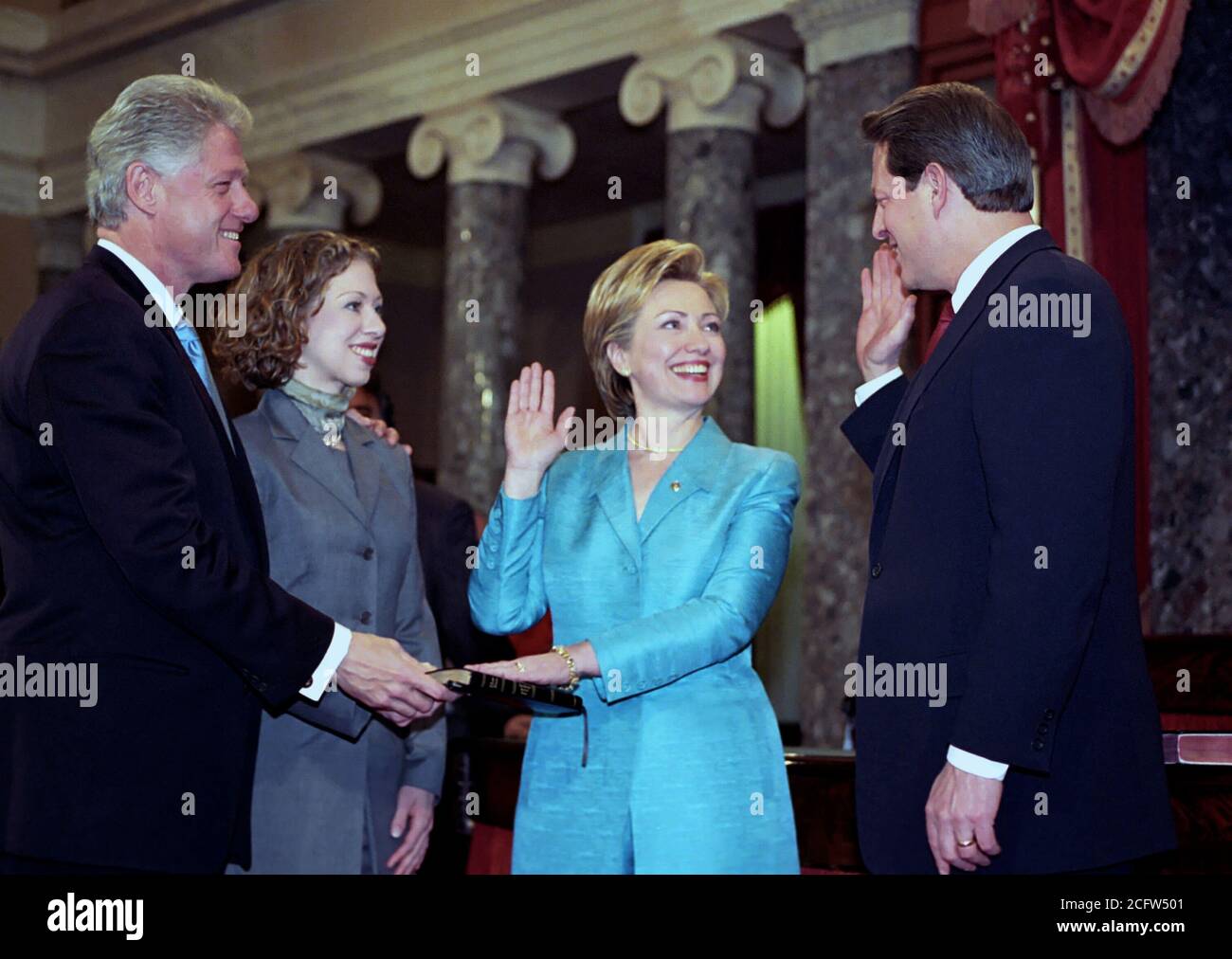 Swearing in senator clinton hi-res stock photography and images - Alamy