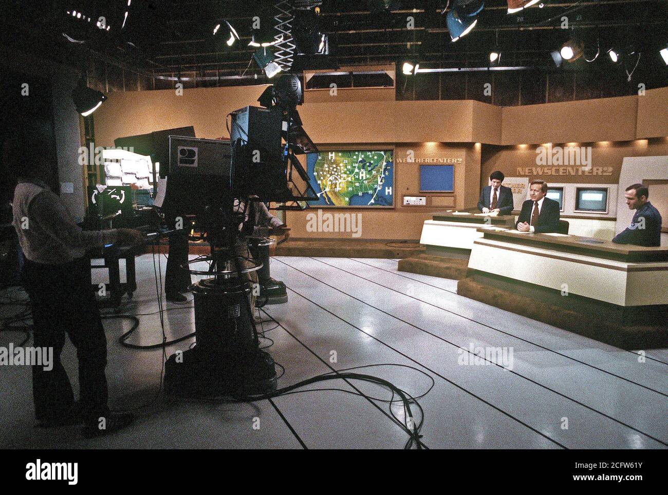 Tv news broadcast 1970s hi-res stock photography and images - Alamy