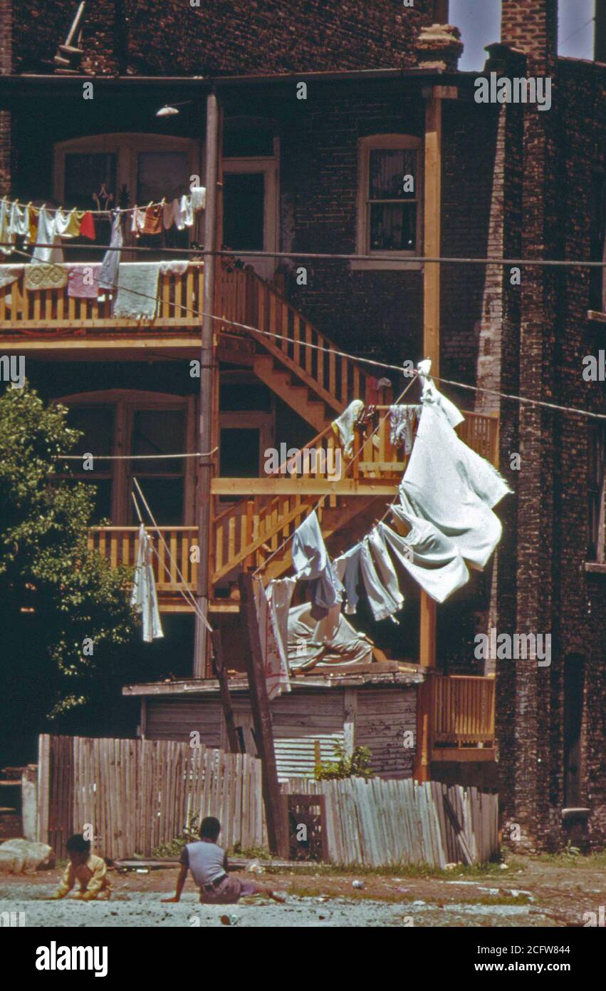 Slums in chicago hi-res stock photography and images - Alamy