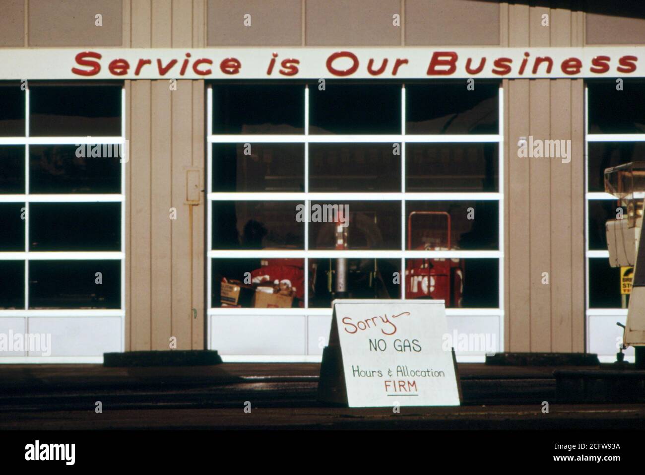 1970s shell service station hi-res stock photography and images - Alamy