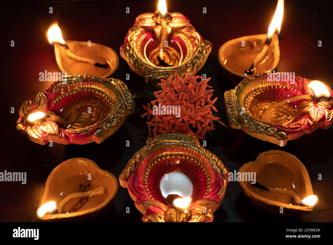 Colorful Diwali oil lamps, Deepavali oil lamps lighted in beautiful ...