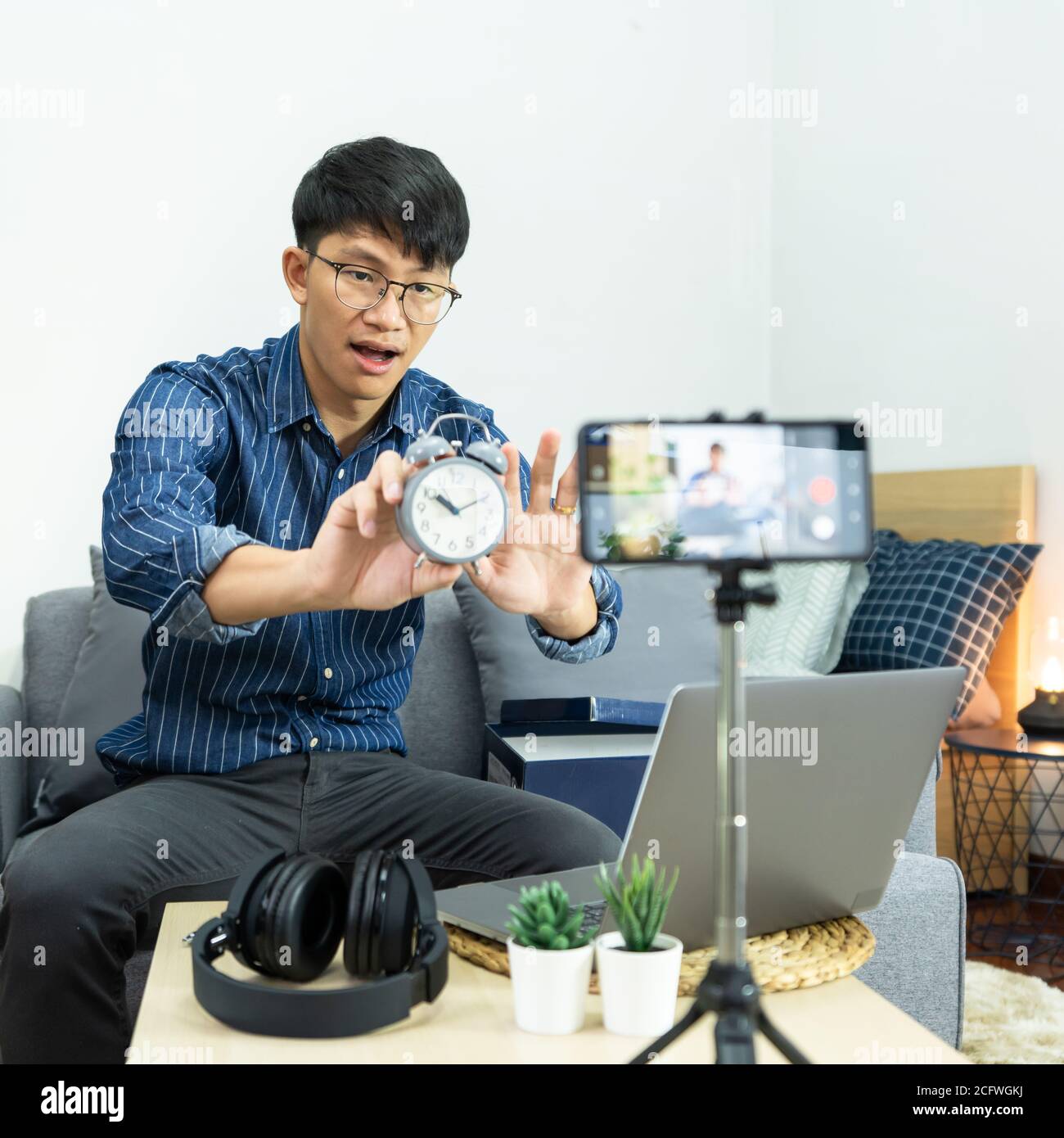 On tripod hi hi-res stock photography and images - Alamy