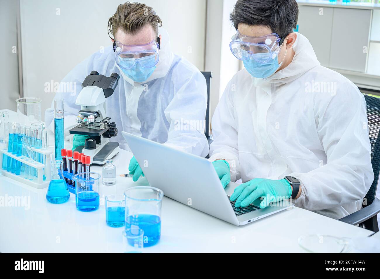 Chemistry laboratory computer hi-res stock photography and images - Alamy