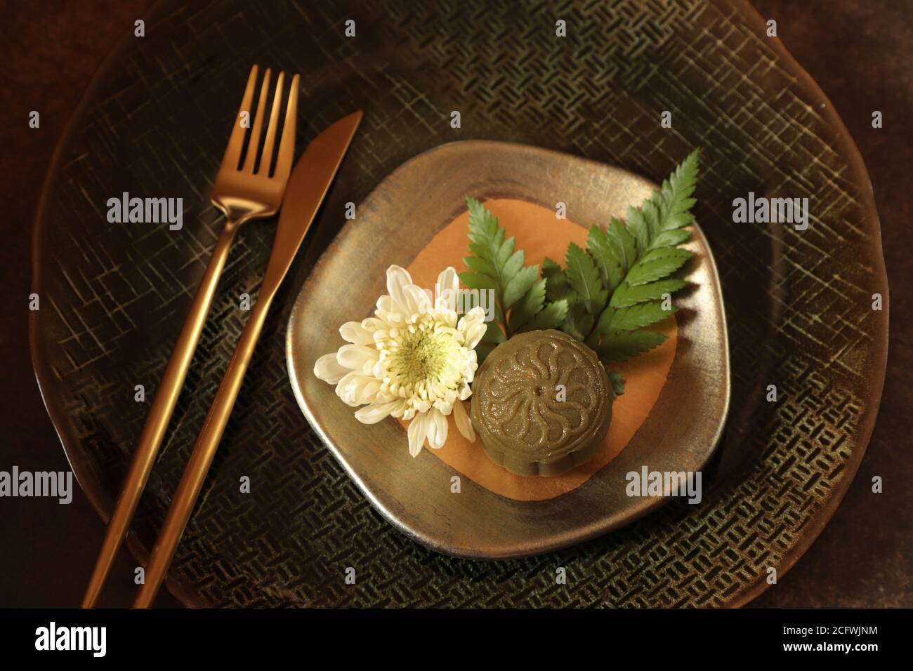Snowskin or Crystal Skin Mooncake. The new variation of mooncake for ...
