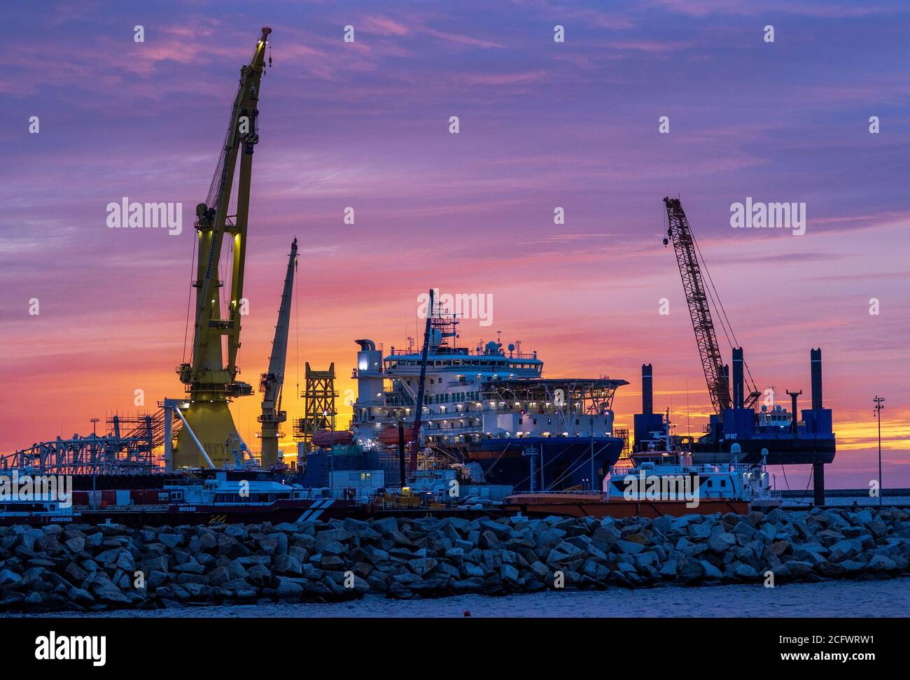 Mukran, Germany. 08th Sep, 2020. The Russian pipe-laying ship "Akademik ...
