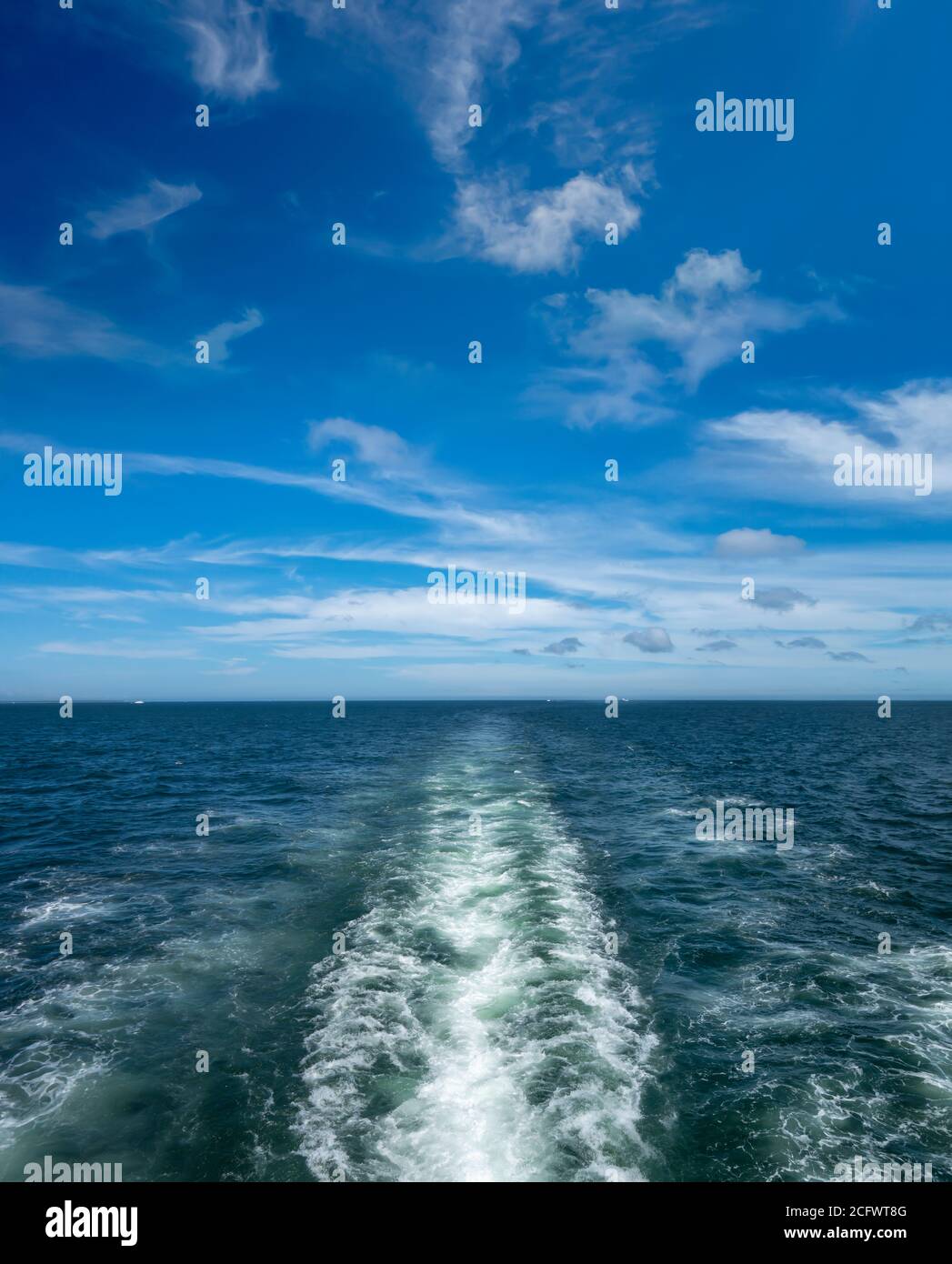 Wave wake blue water sky hi-res stock photography and images - Alamy