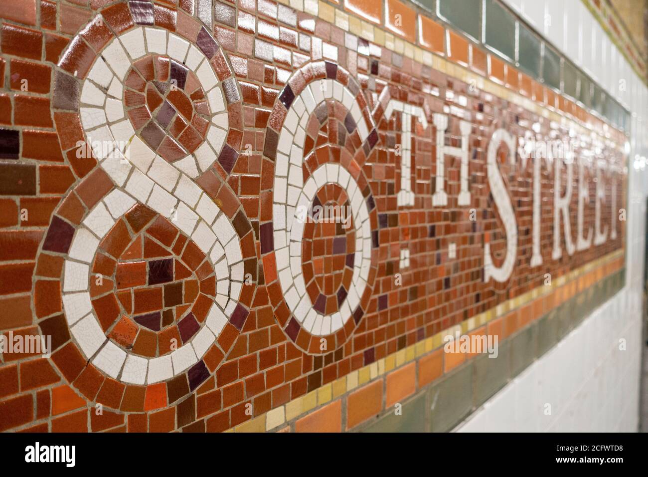 Nyc subway wall tile hi-res stock photography and images - Alamy
