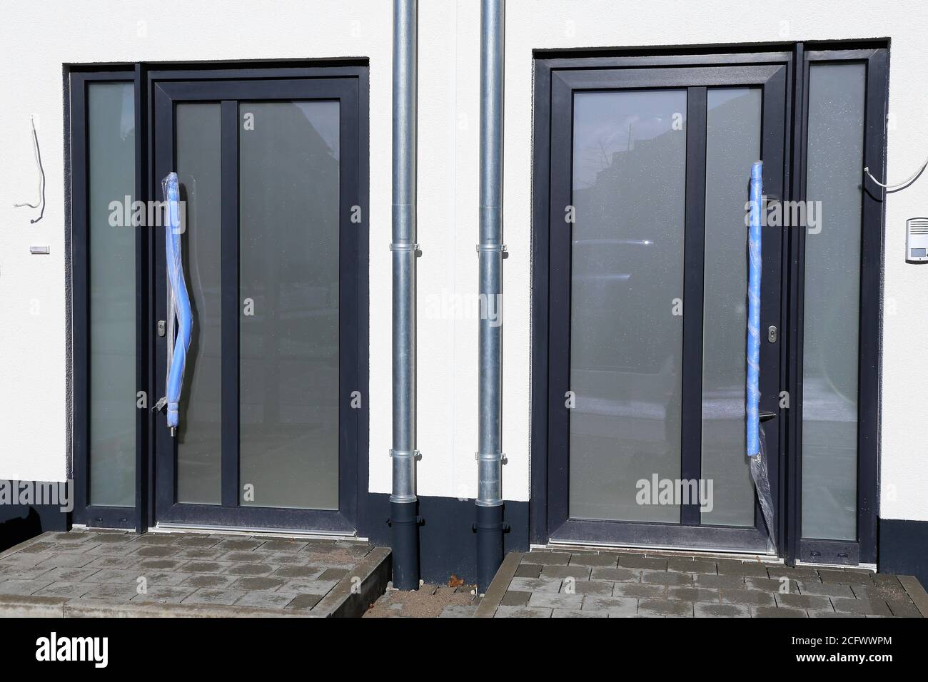 Modern front door Stock Photo - Alamy