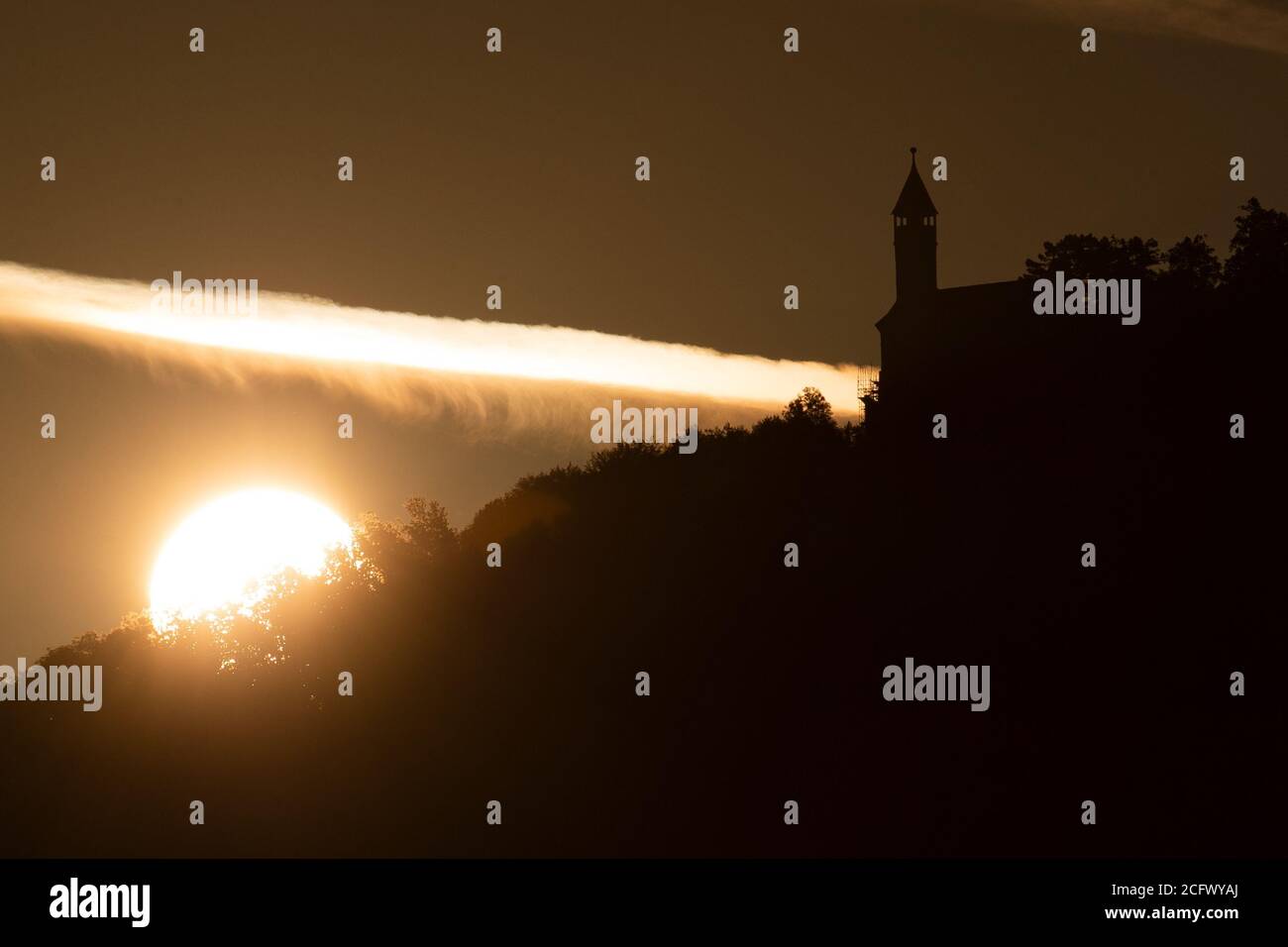 Owen, Germany. 08th Sep, 2020. The sun rises next to the tower of Teck ...