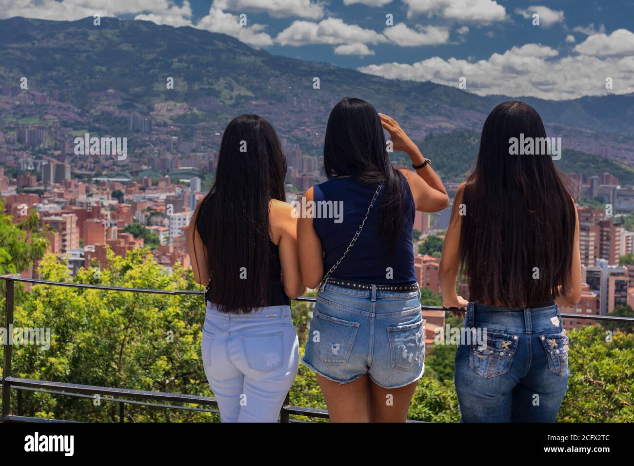 Girl girls female looking hi-res stock photography and images - Alamy