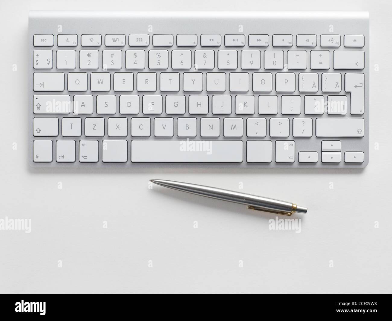 Computer keyboard and pen , aerial view Stock Photo - Alamy