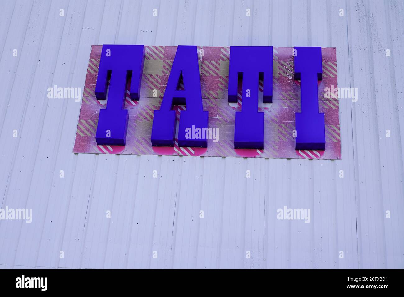 Tailoring logo hi-res stock photography and images - Alamy